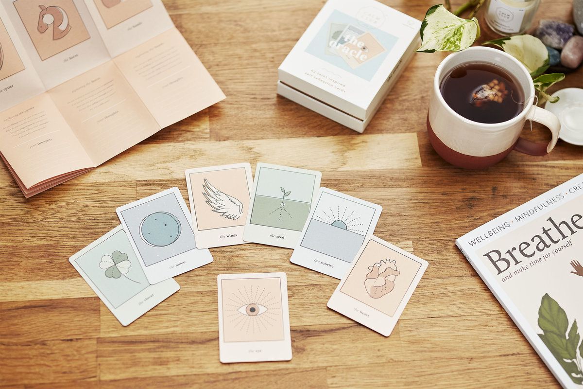 Гадателски карти Calm Club The Oracle - Книжарница Orange